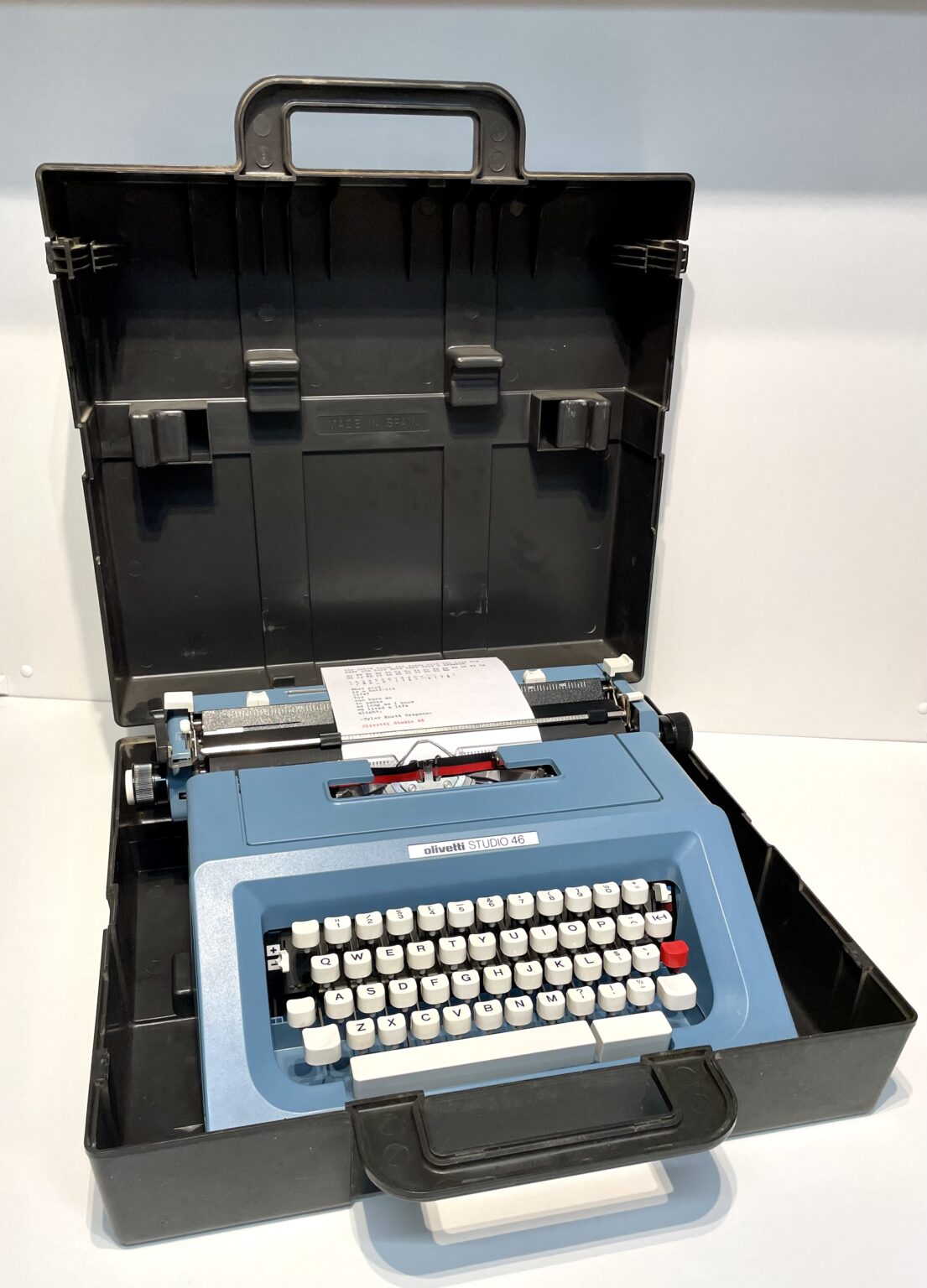 Blauwe Olivetti Studio 46 werkende vintage typemachine blauw uit 1975 ...