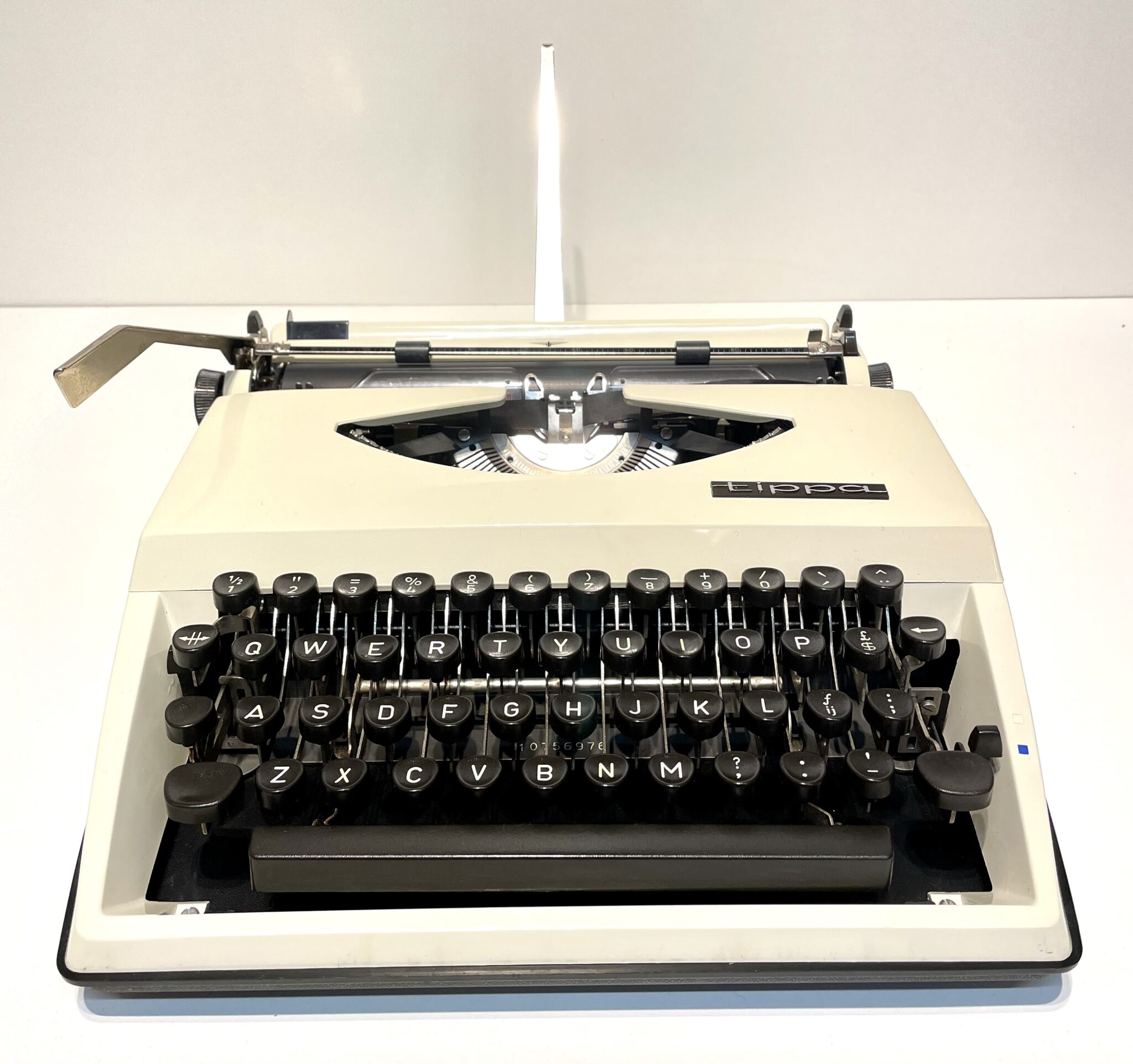 Adler Tippa witte vintage werkende typemachine wit met script/cursief ...