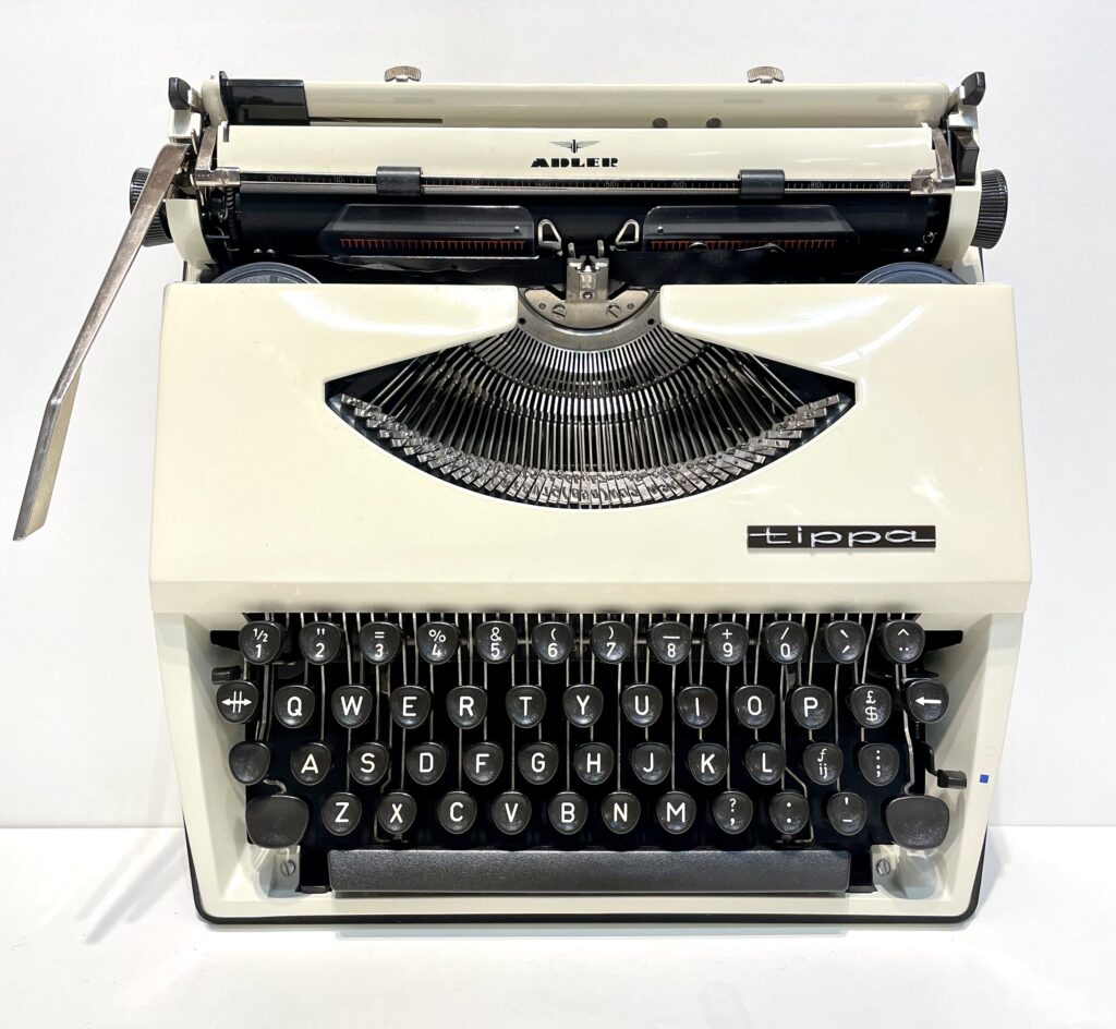Adler Tippa witte vintage werkende typemachine wit met script/cursief ...