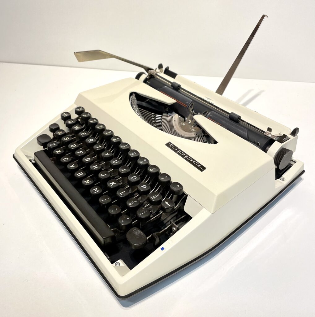 Adler Tippa witte vintage werkende typemachine wit met script/cursief ...