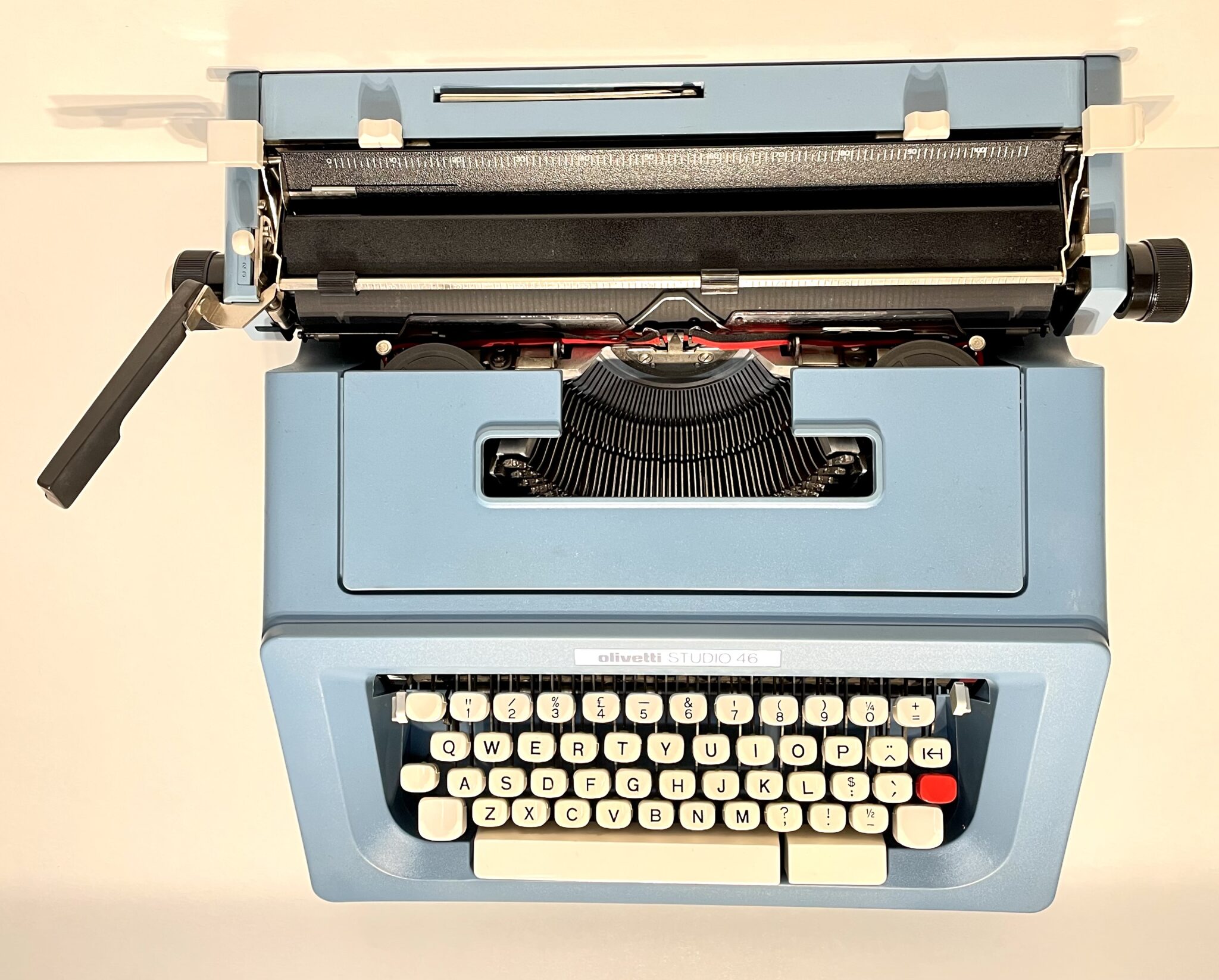 Blauwe Olivetti Studio 46 werkende vintage typemachine blauw uit 1975 ...