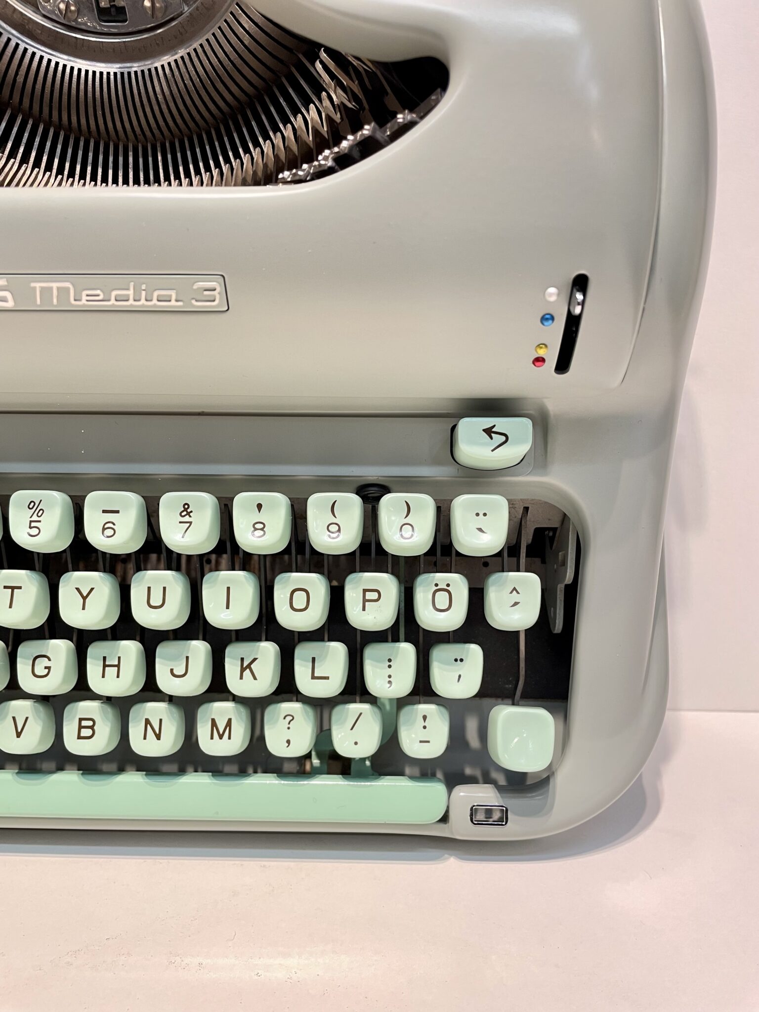 Vintage mintgroene Hermes media 3 werkende typemachine 1962 met nieuwe ...