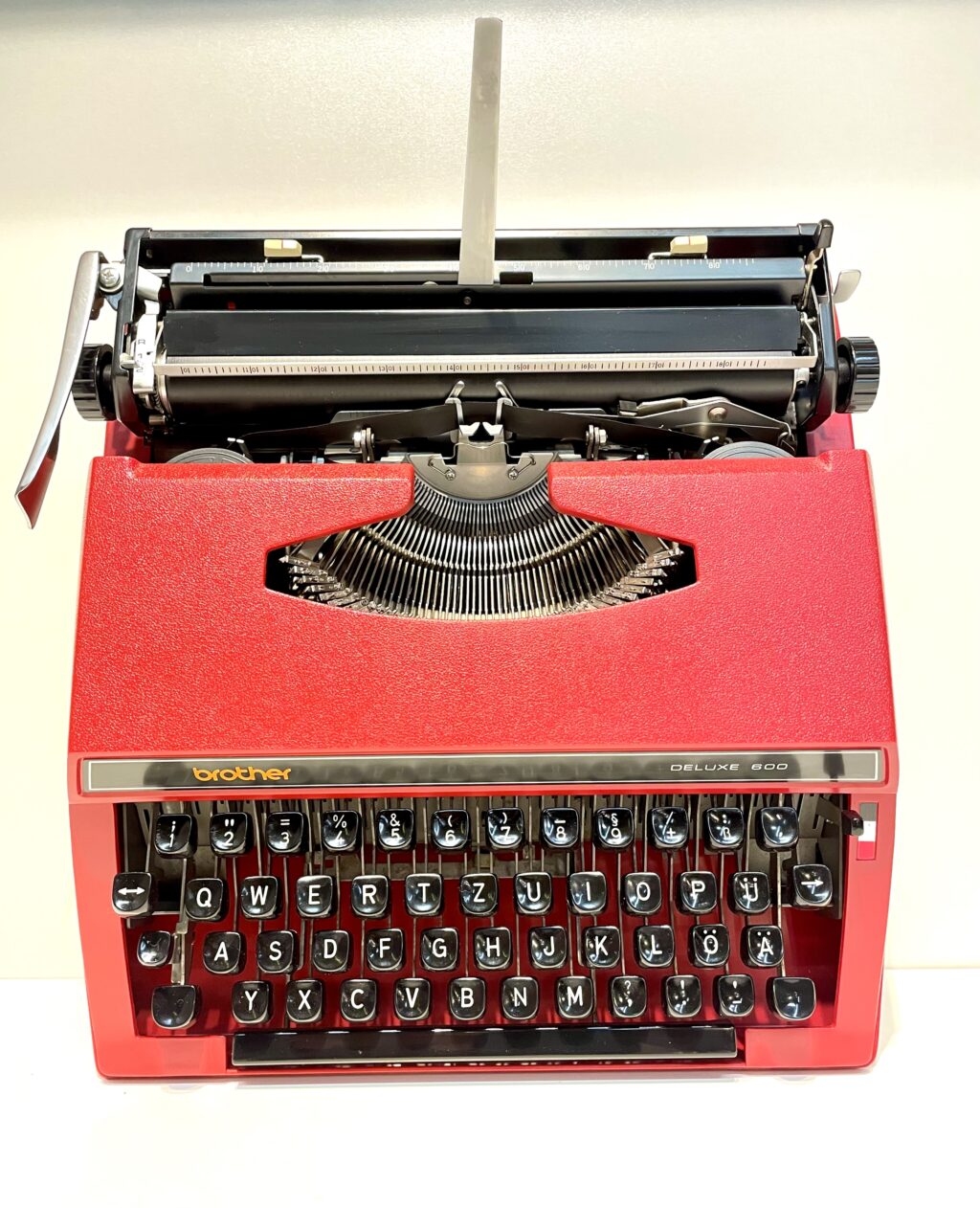 Rode vintage Brother de Luxe 600 werkende typemachine rood QWERTZ lay ...