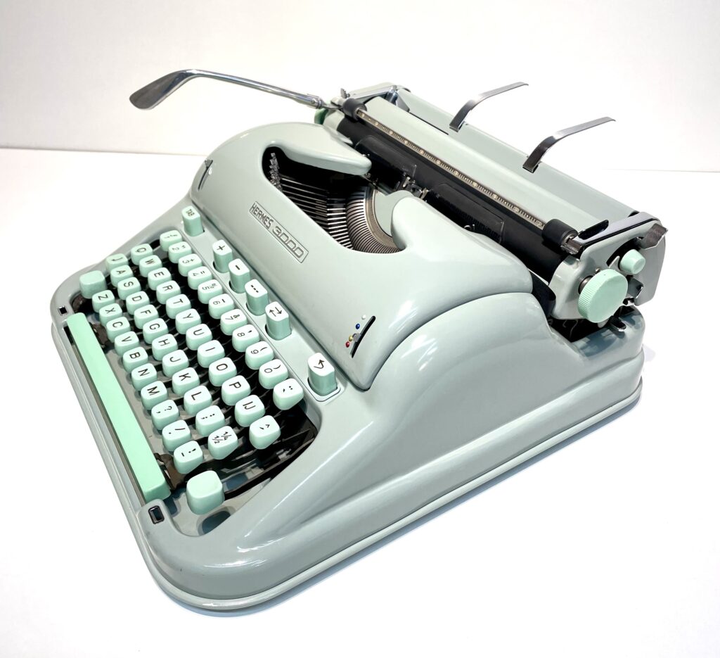Vintage mintgroene Hermes media 3000 werkende typemachine 1966 met ...
