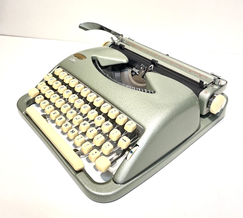 Groene werkende vintage ABC typemachine hamerslag groen grijs, IJ toets ...