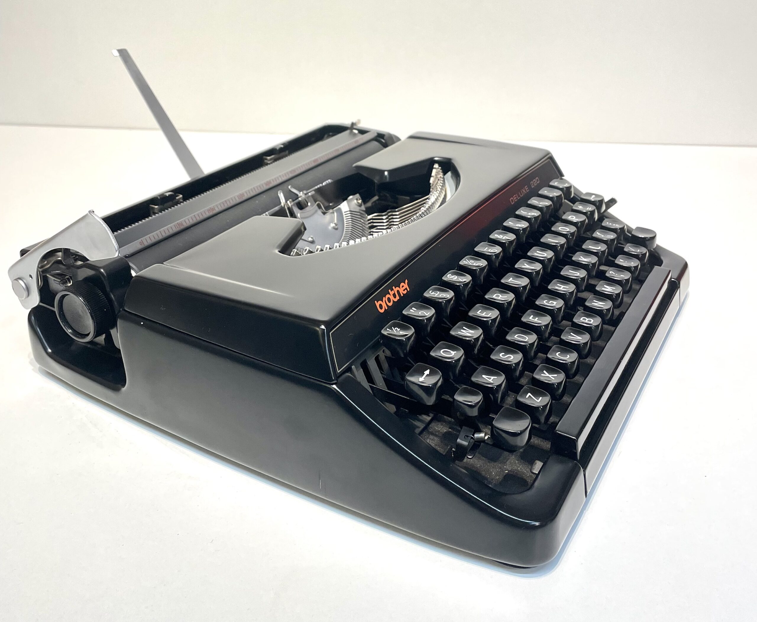 Werkende vintage zwarte typemachine Brother DeLuxe220 zwart uit 1985 ...