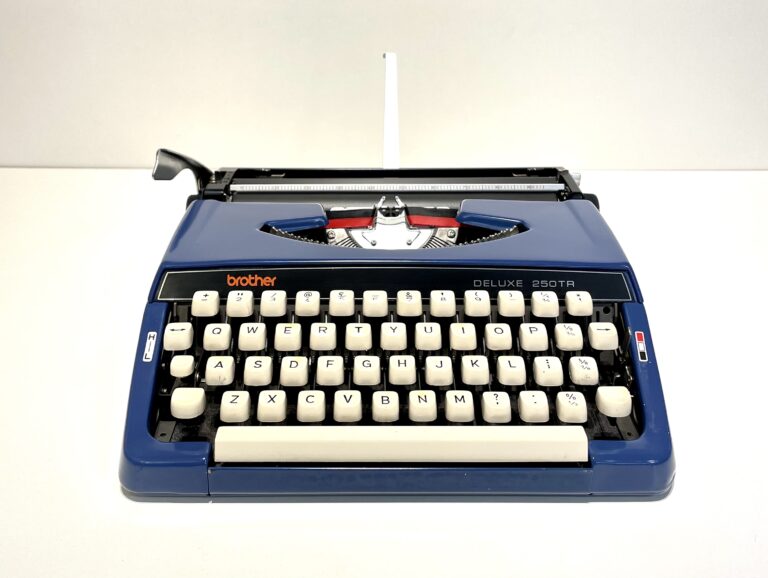 Blauwe Brother de Luxe 250 TR vintage werkende typemachine witte ...