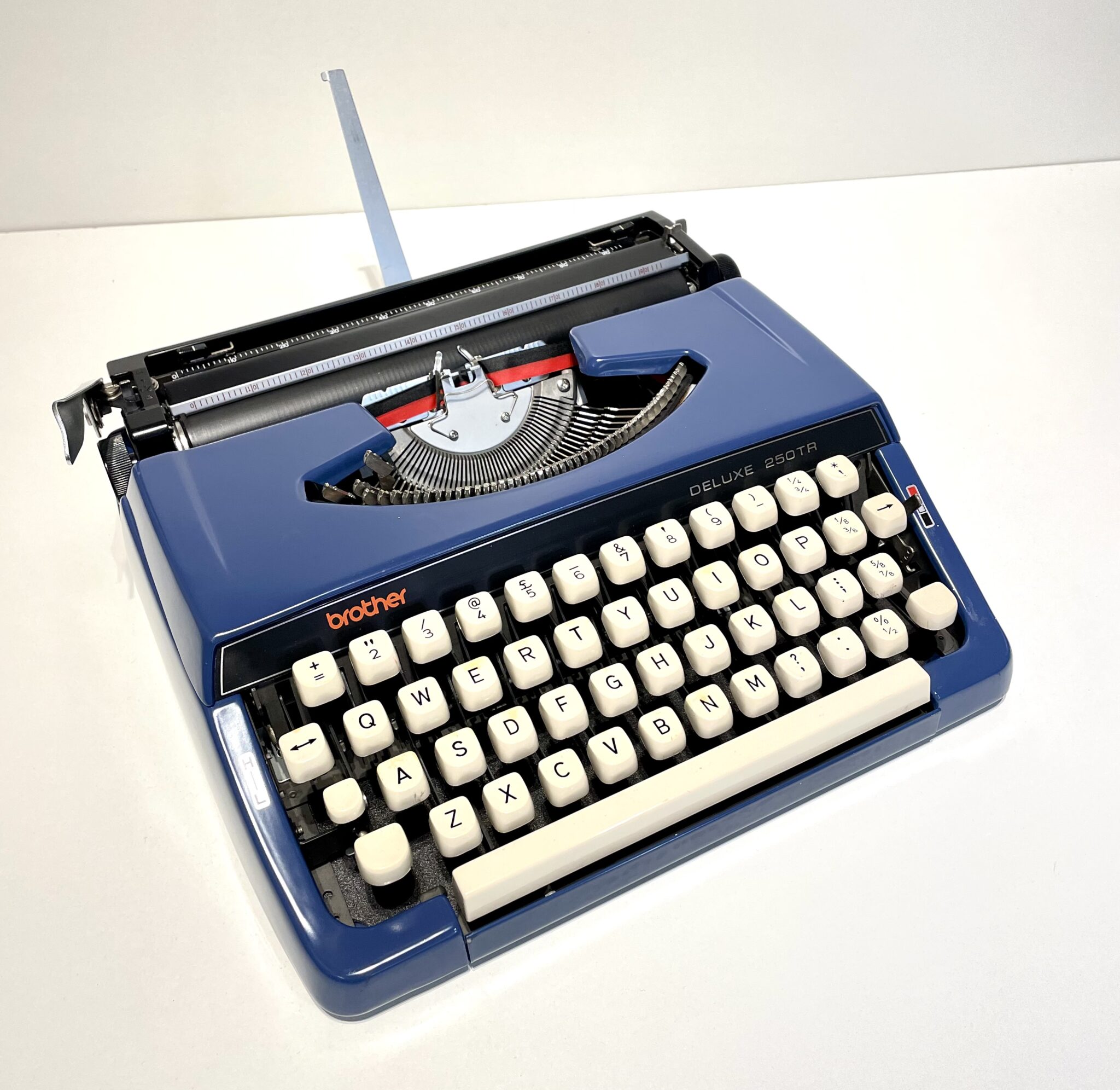 Blauwe Brother de Luxe 250 TR vintage werkende typemachine witte ...