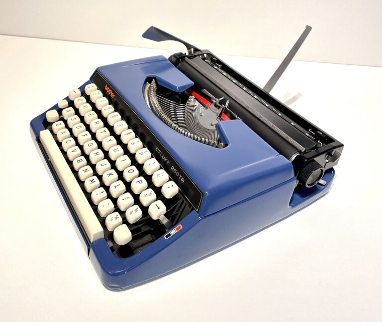 Blauwe Brother de Luxe 250 TR vintage werkende typemachine witte ...