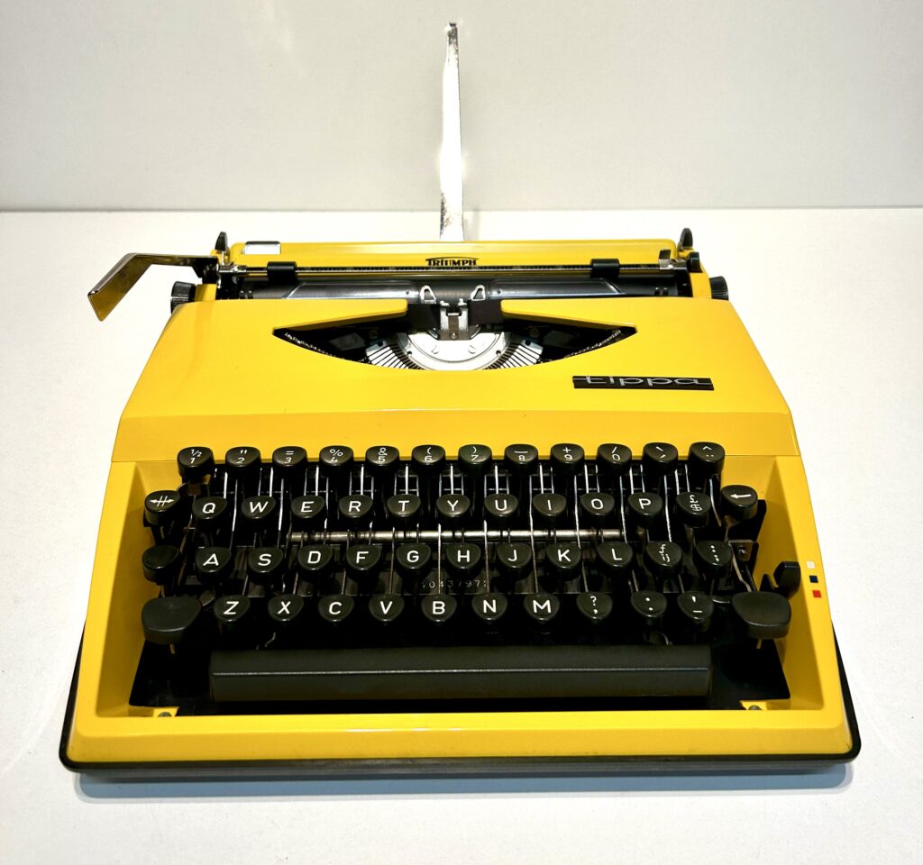 Triumph Tippa gele vintage werkende typemachine geel uit 1978 ...